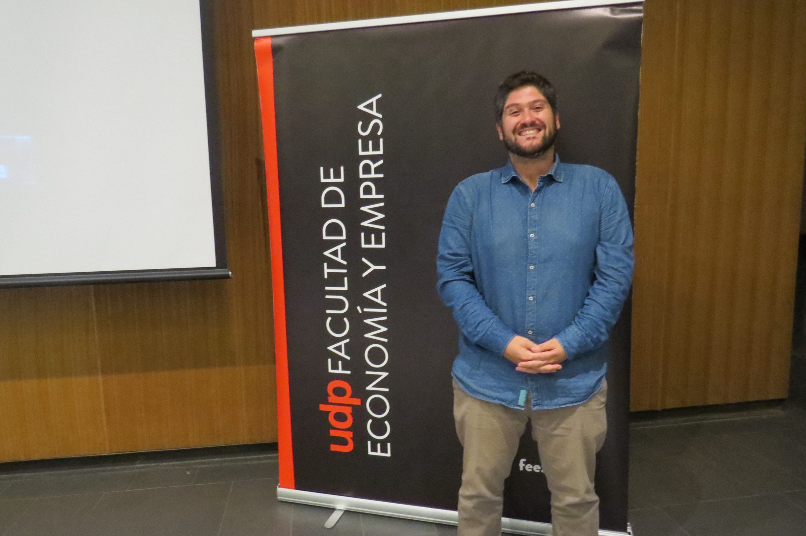 Nicolás Morales compartió con estudiantes de la UDP su experiencia de ...