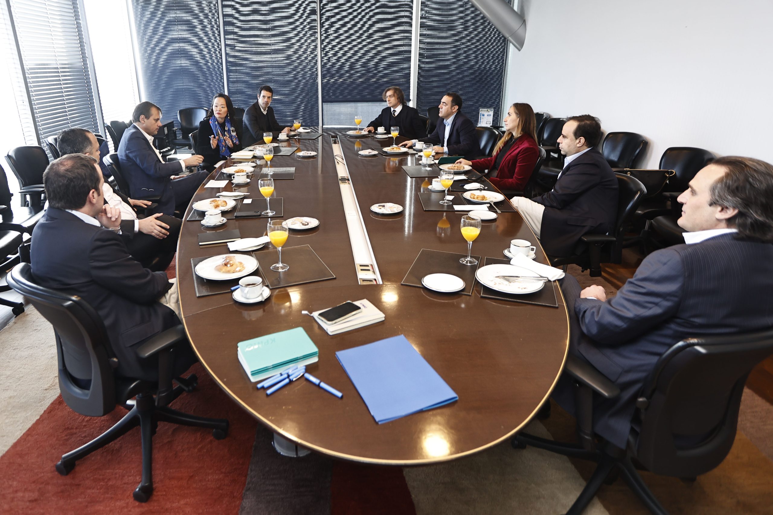 Escuela de Auditoría FAE firma alianza con KPMG Chile – Facultad de ...