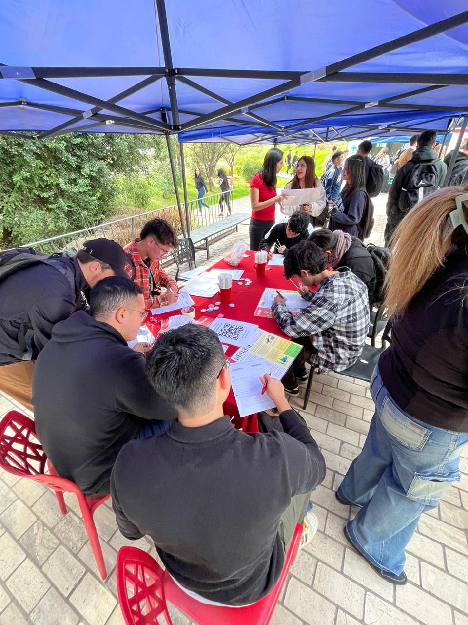 FAE UDP celebra segunda feria de voluntariado en alianza con grandes fundaciones de impacto ...